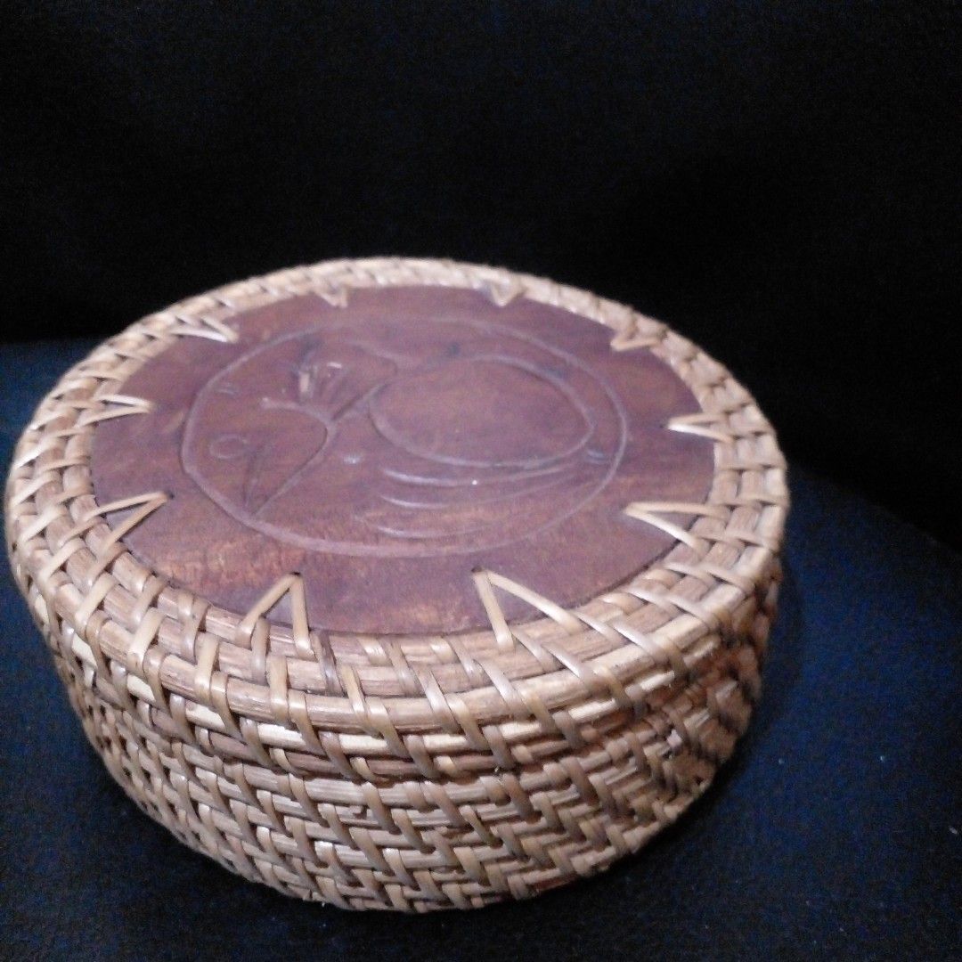 Anyaman rotan etnik, Antik, Lainnya di Carousell