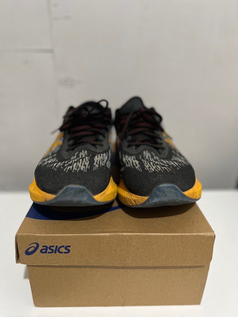 Asics Novablast 3, Men's Fashion, Footwear, Sneakers on Carousell