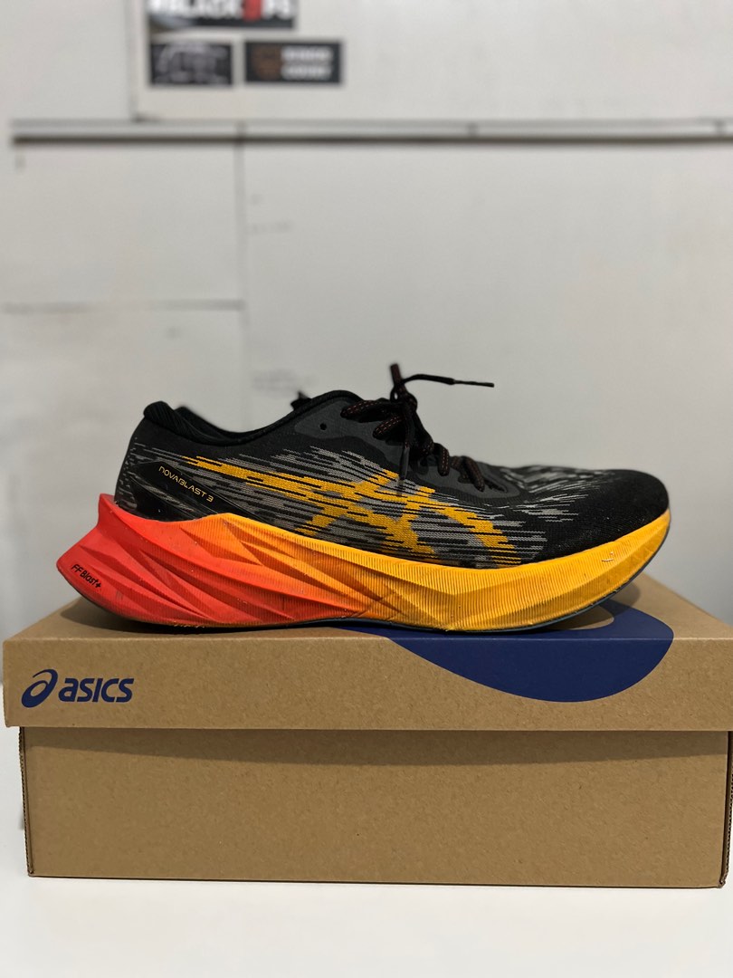 Asics Novablast 3, Men's Fashion, Footwear, Sneakers on Carousell