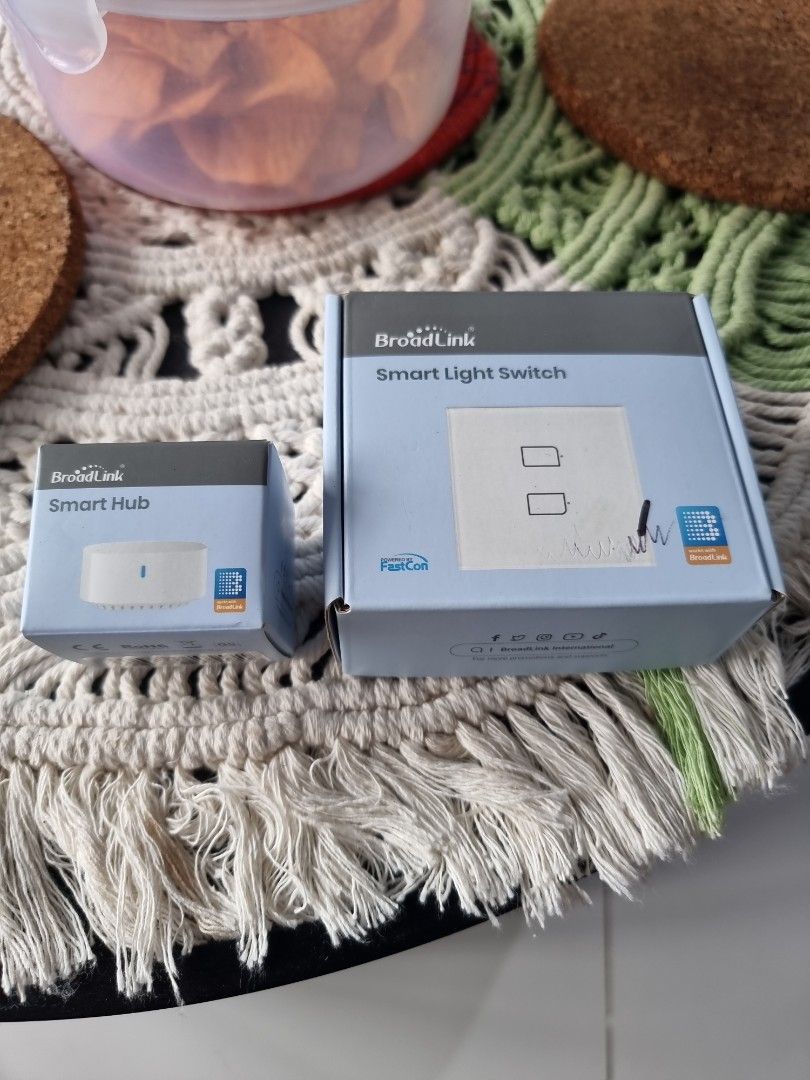 Broadlink 2gangway smartswitch with hub, TV & Home Appliances, TV & Entertainment, Entertainment ...