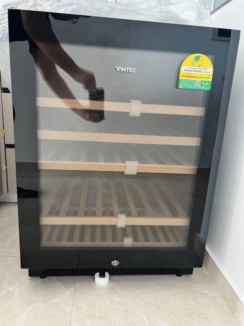 Vintec Wine Chiller vws050SBA, TV & Home Appliances, Kitchen Appliances ...