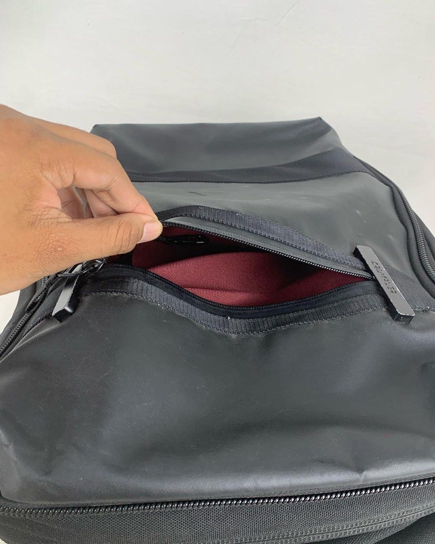 Crumpler, Fesyen Pria, Tas & Dompet , Ransel di Carousell