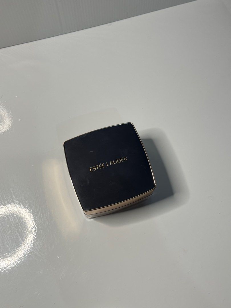 Estee lauder powder, Kesehatan & Kecantikan, Rias Wajah di Carousell
