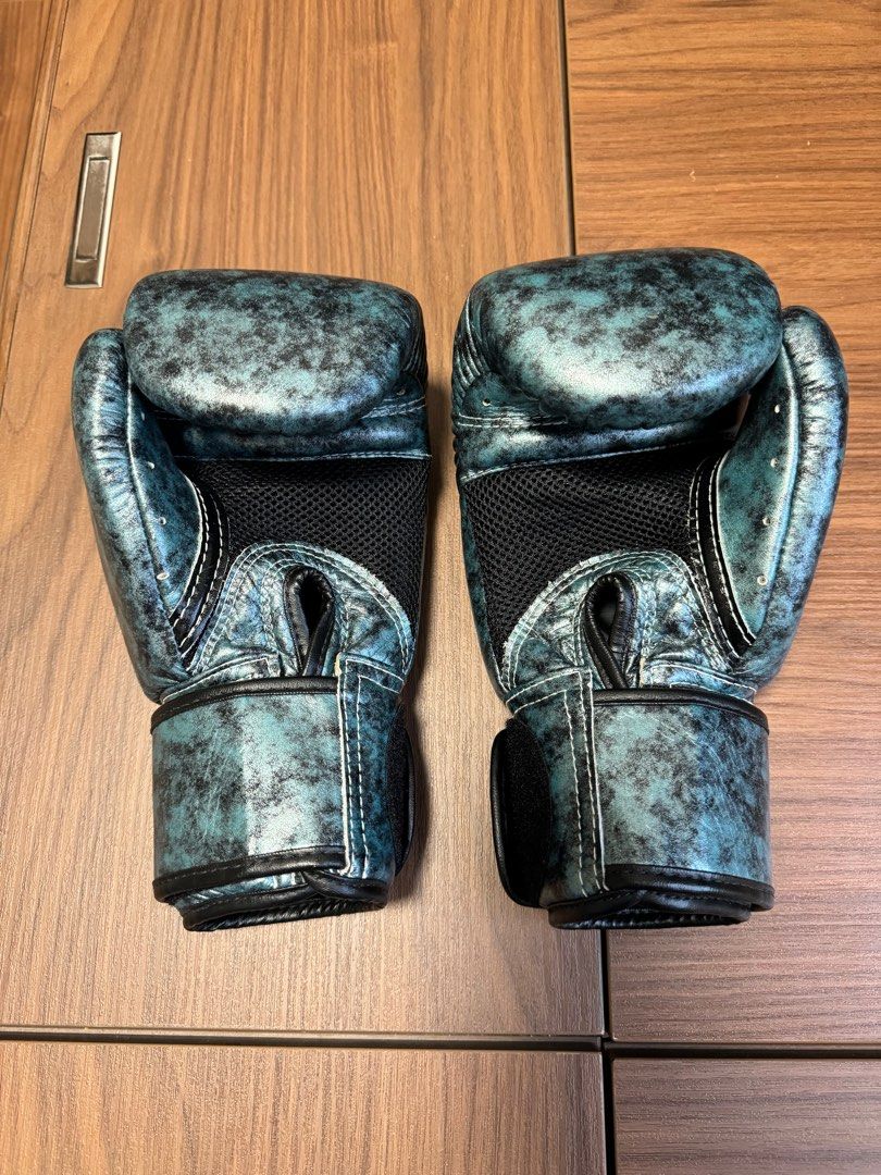 Fairtex Emerald 8oz Boxing Gloves, 運動產品, 其他運動配件 - Carousell