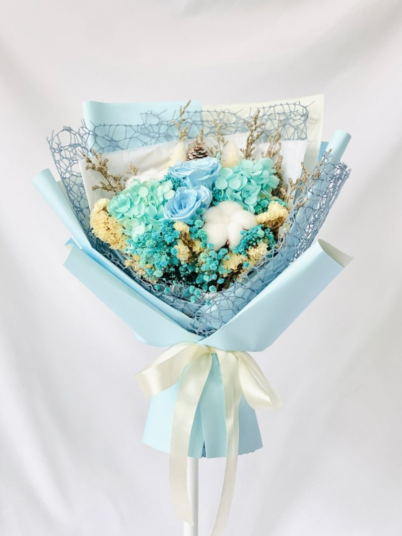 Freya - Preserved Flower Bouquet, Hobbies & Toys, Stationery & Craft ...