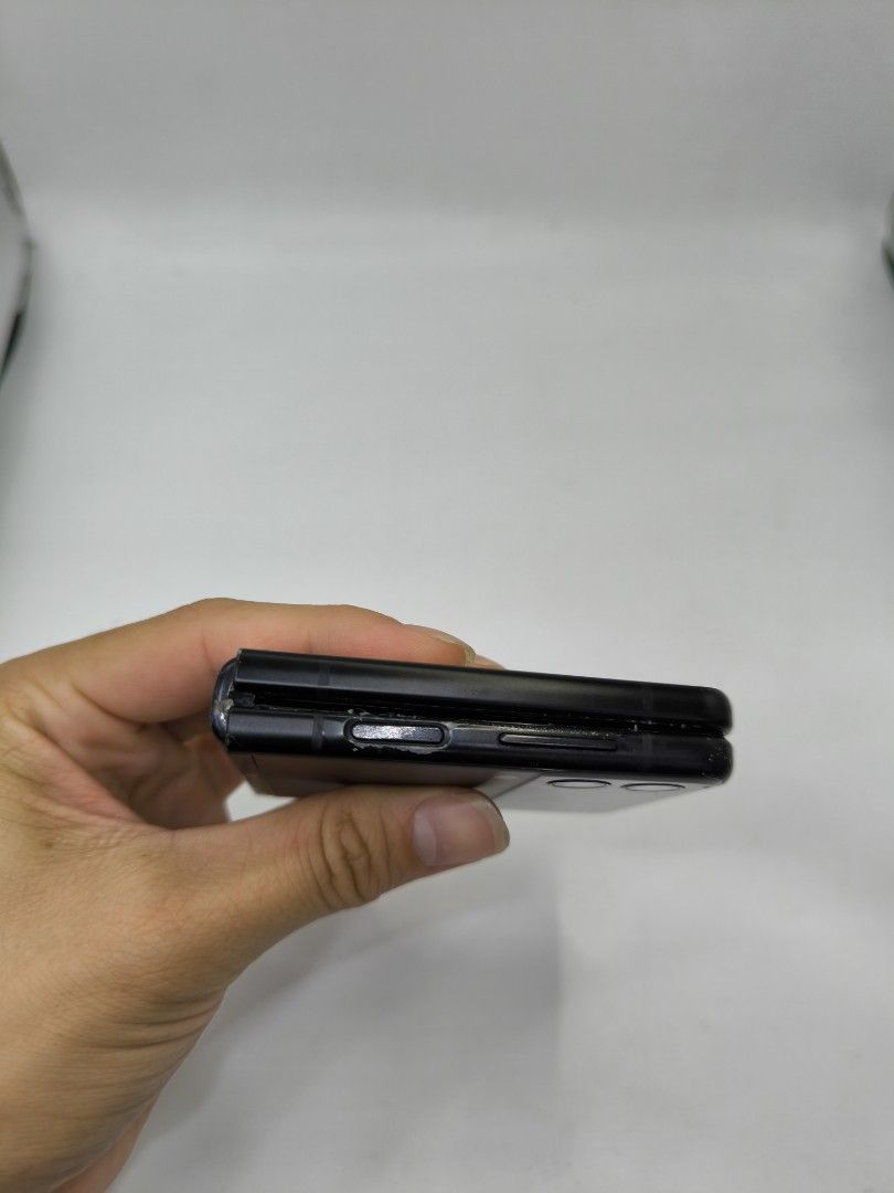 Galaxy Z Flip 3 Phantom Black 256GB, Mobile Phones & Gadgets, Mobile Phones, Android Phones ...
