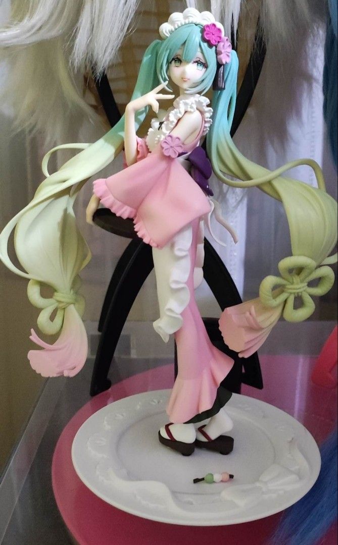 Hatsune Miku Matcha Green Tea Parfait Figure and Sakura Miku Noodle ...