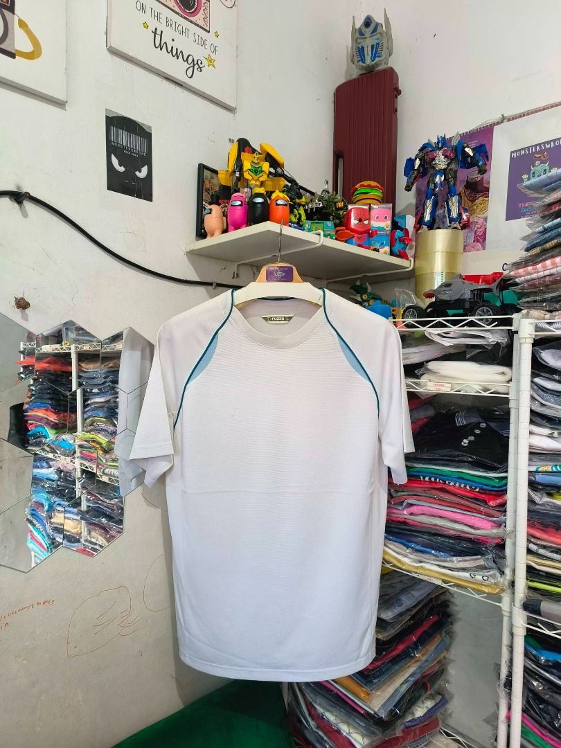 Kaos Fuzzo Putih Polos Small Logo, Fesyen Pria, Pakaian , Atasan di ...