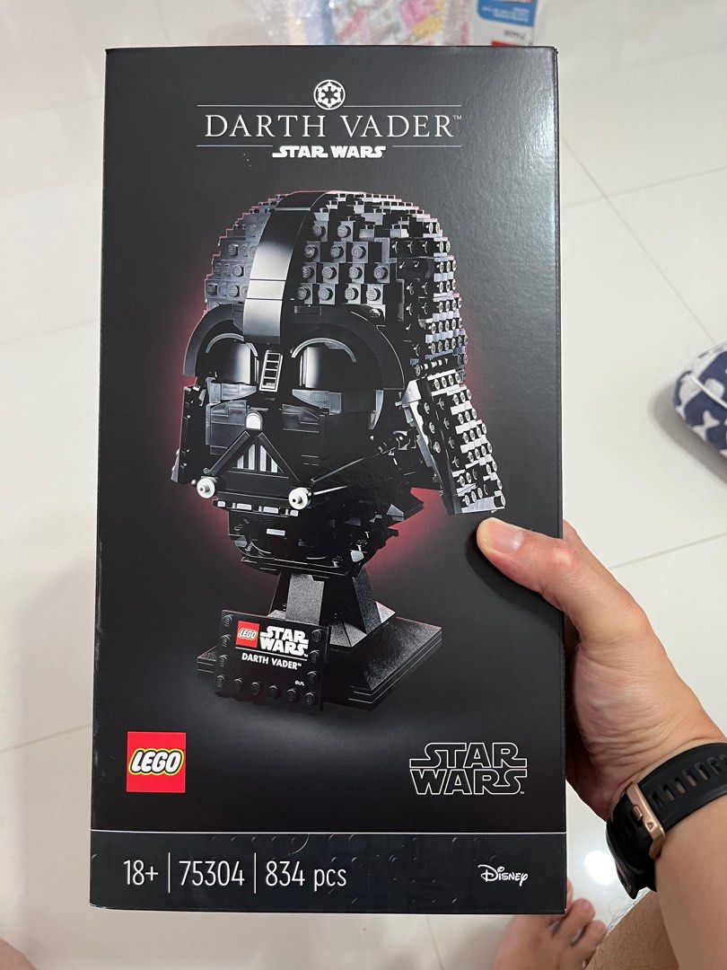 LEGO Star Wars Darth Vader Helmet 75304 Collectible Building Kit (834 ...