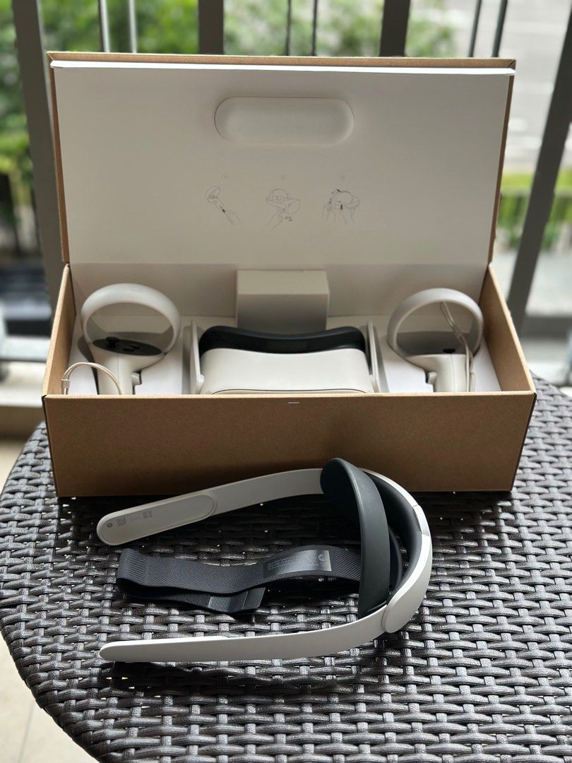 Like new Oculus Quest 2 128GB, Computers & Tech, Office & Business ...