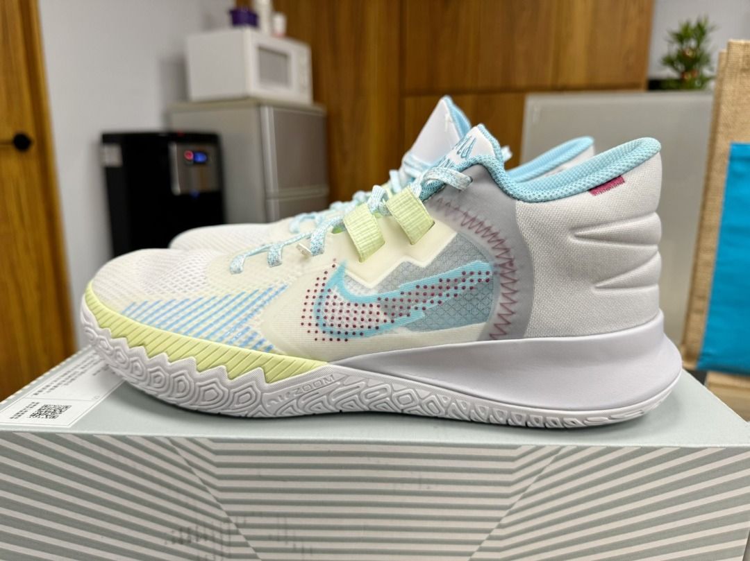 NIKE KYRIE FLYTRAP V EP籃球鞋 UK8號 白藍綠 DC8991102, 他的時尚, 鞋類, 運動鞋、球鞋在旋轉拍賣