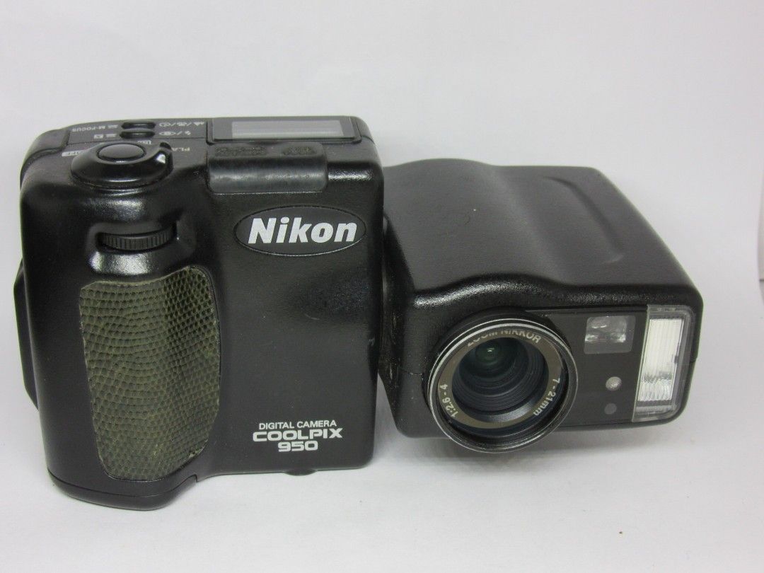 Nikon coolpix 950 digicam, Photography, Cameras on Carousell