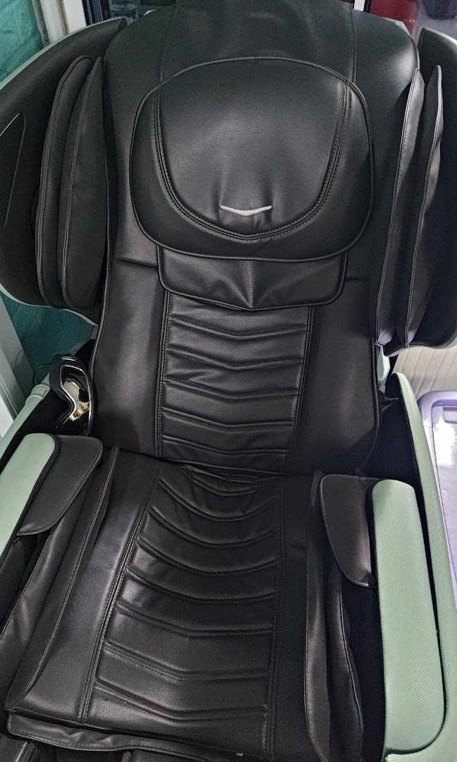 Osim uDivine V Massage Chair, Health & Nutrition, Massage Devices on ...