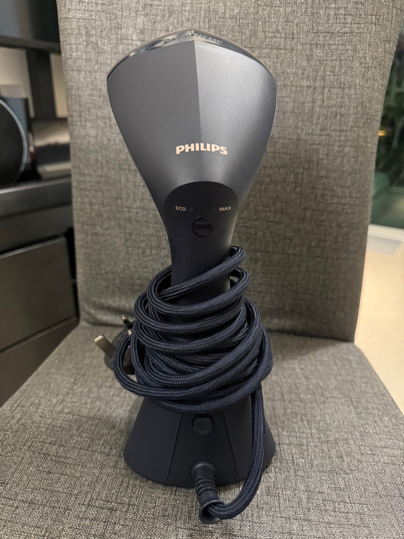 PHILIPS 飛利浦 GC810/26 8000系列二合一手提式蒸氣掛熨機, 家庭電器, 熨斗及掛熨機 - Carousell
