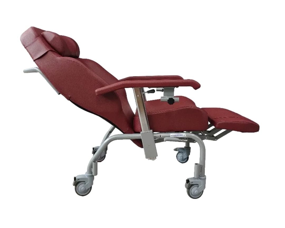 Reclining Geriatric Chair, Health & Nutrition, Assistive & Rehabilatory ...