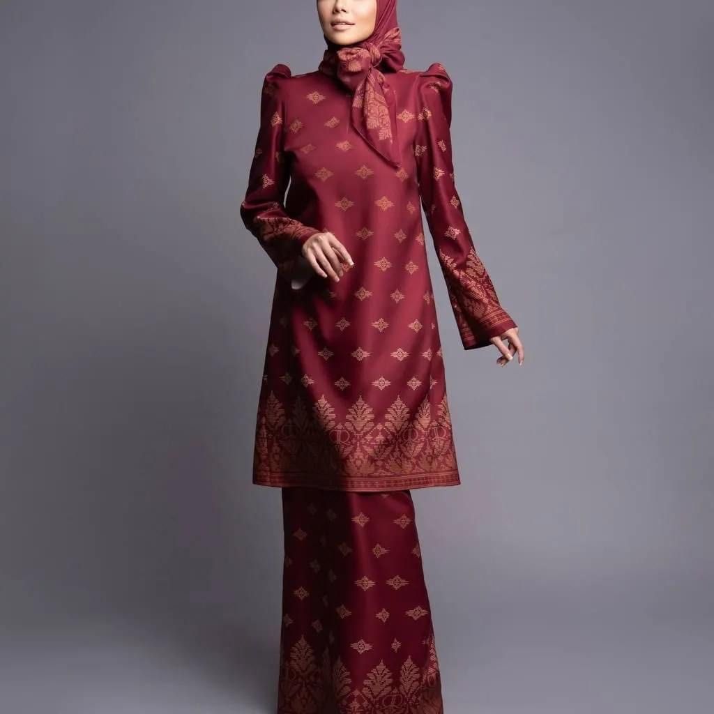 RIZMAN RUZAINI MIRA IN MAROON, Women's Fashion, Muslimah Fashion, Baju ...