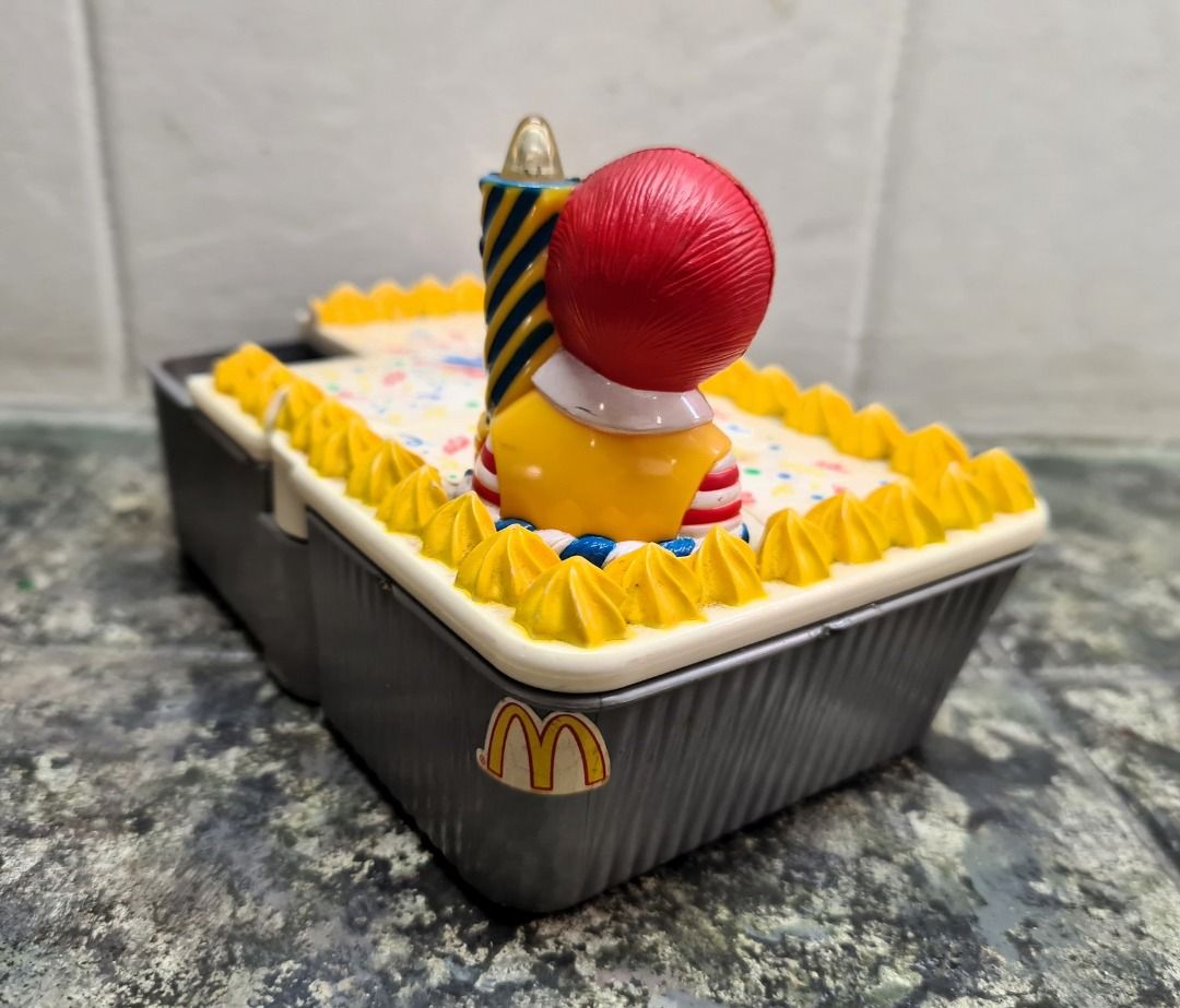 RONALD BIRTHDAY CAKE - 1999 Hasbro McDonalds Series, Hobbies & Toys ...