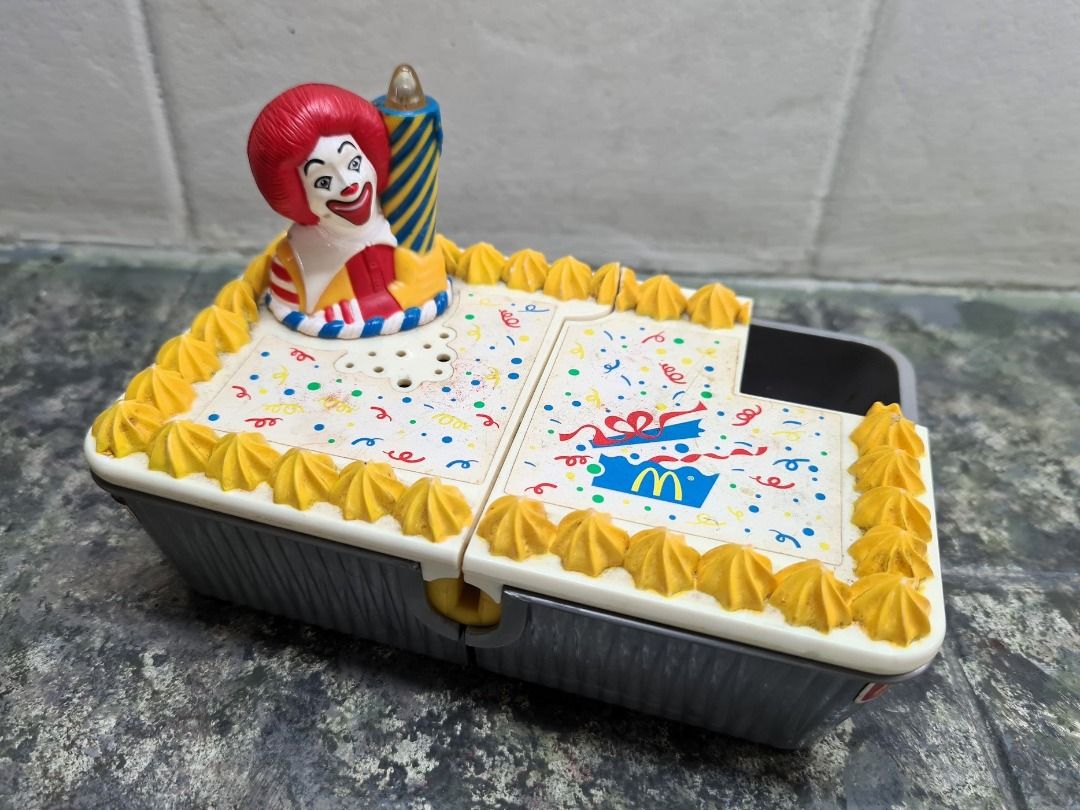 RONALD BIRTHDAY CAKE - 1999 Hasbro McDonalds Series, Hobbies & Toys ...