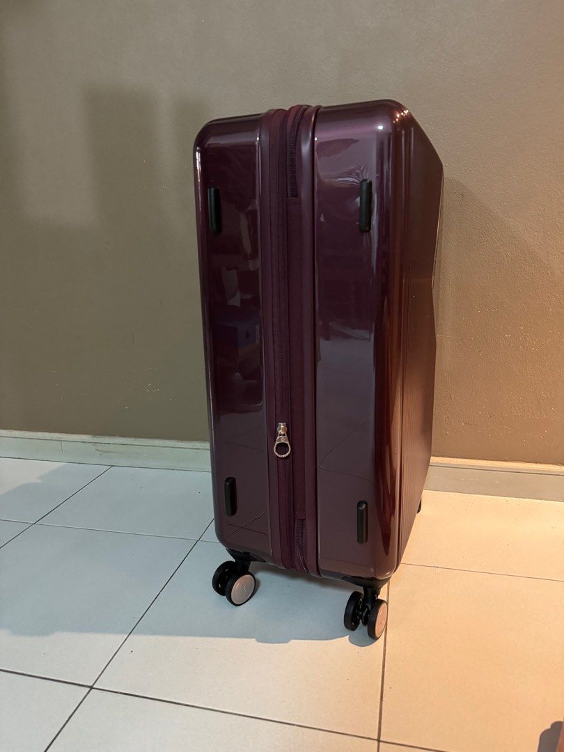 **Last Piece** Samsonite ZELTUS 69CM spinner with built in scale ...