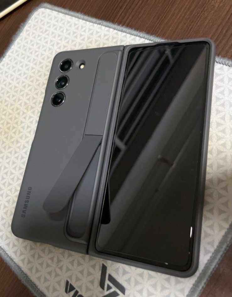 Samsung Fold 5 Standing Case, Mobile Phones & Gadgets, Mobile & Gadget ...