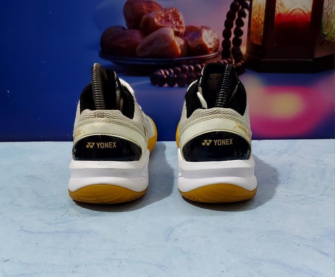 Sepatu Badminton Yonex Power Cushion SHB 101 CR SIze 39,5, Olah Raga ...