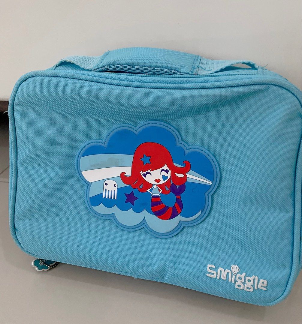 Smiggle lunchbox mermaid, Buku & Alat Tulis, Alat Tulis di Carousell