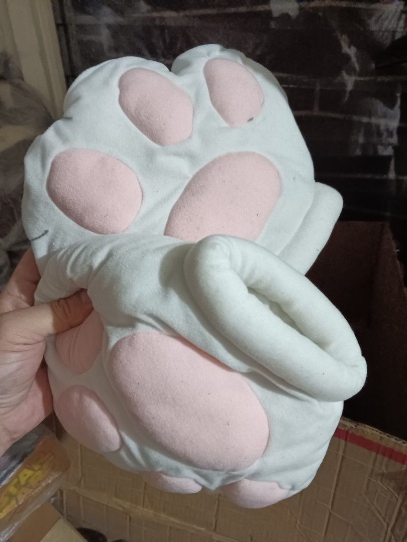 Snoopy gloves dog paw, Hobbies & Toys, Toys & Games on Carousell