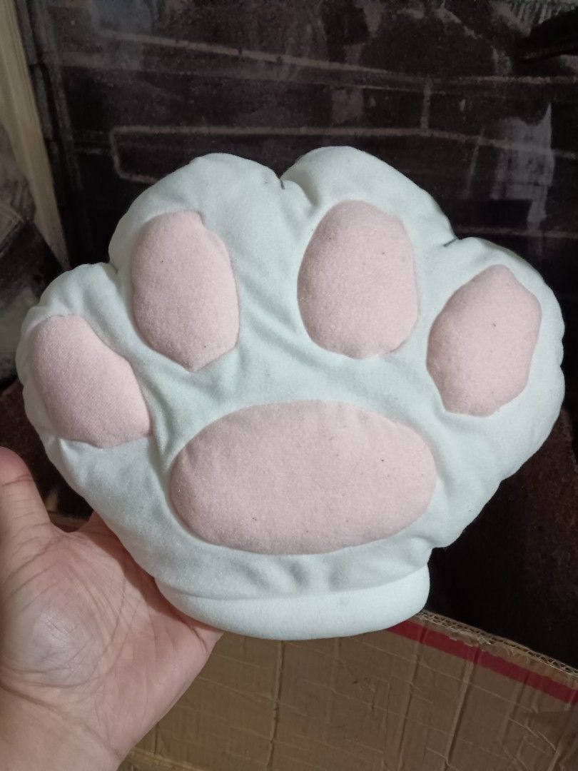 Snoopy gloves dog paw, Hobbies & Toys, Toys & Games on Carousell