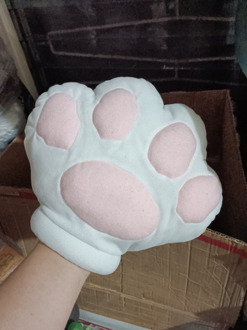 Snoopy gloves dog paw, Hobbies & Toys, Toys & Games on Carousell