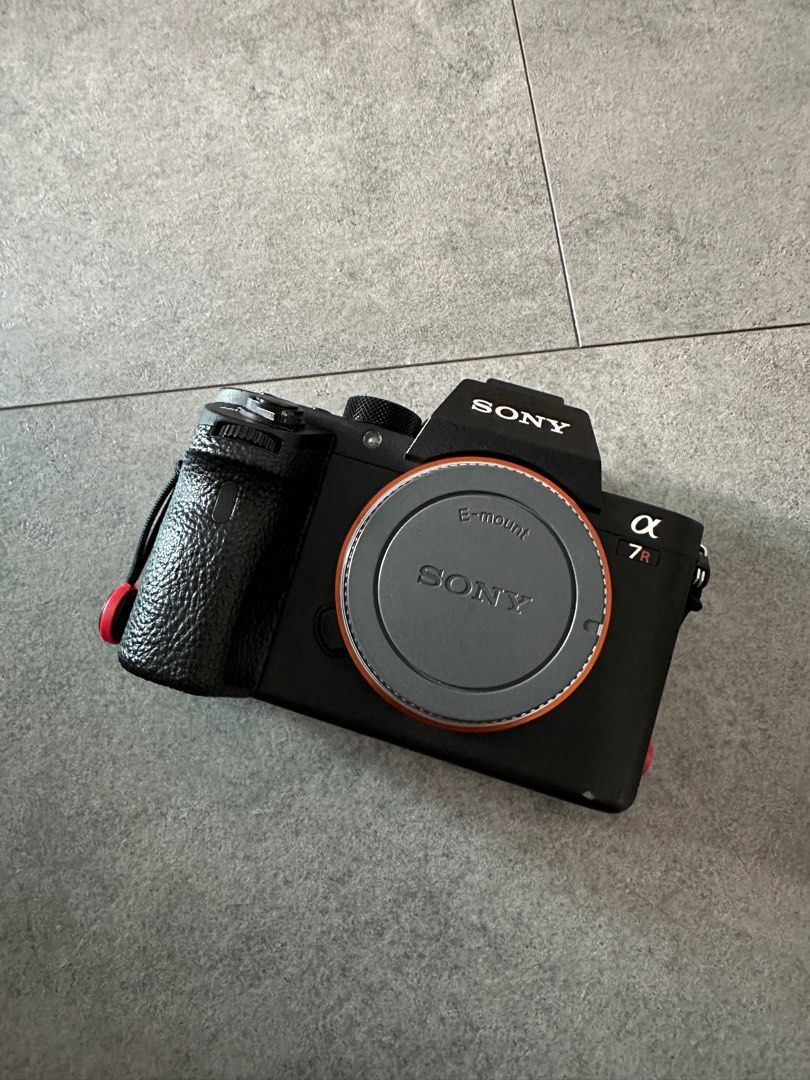 Sony a7r2 w/ battery grip, Photography, Cameras on Carousell
