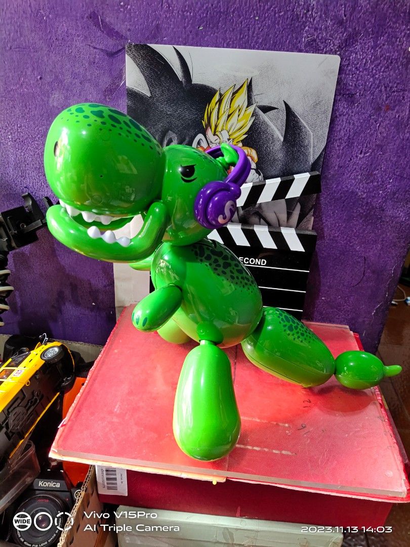 squeakee the balloon dino original, Toys & Collectibles, Mainan di ...