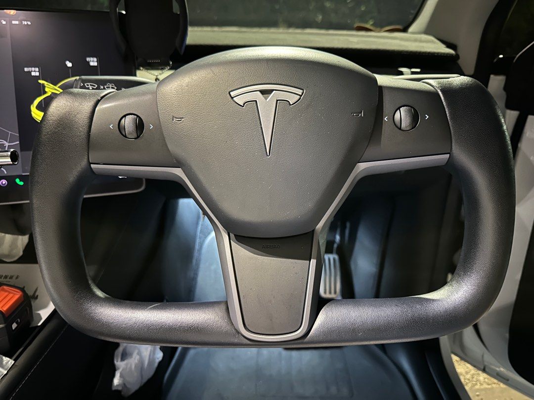 Tesla Yoke 軚盤 Model Y/Model Y, 汽車配件, 改裝、內外零件 - Carousell