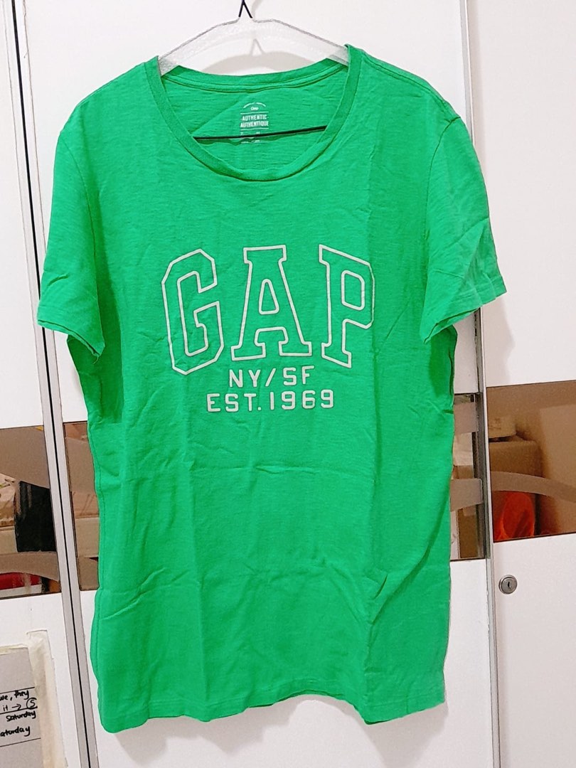 Top polos Gap, Fesyen Pria, Pakaian , Atasan di Carousell