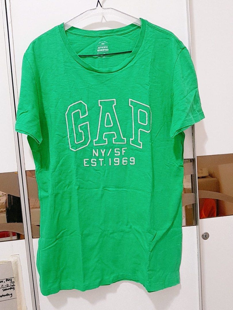 Top polos Gap, Fesyen Pria, Pakaian , Atasan di Carousell