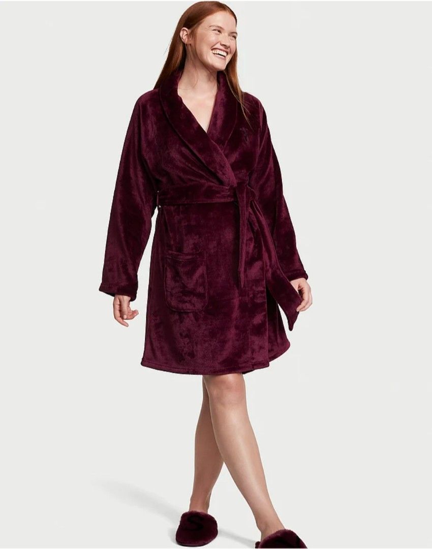 Victoria's Secret Short Plush Robe, Women's Fashion, New Undergarments ...