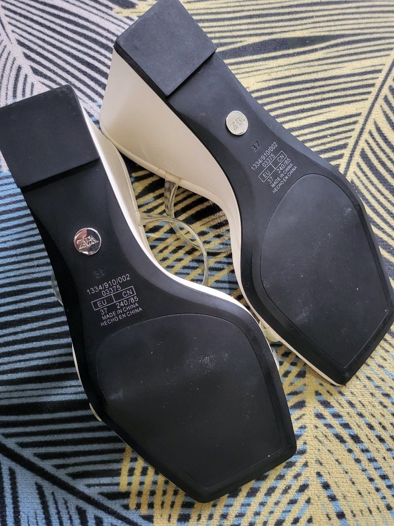 Zara Vinyl Wedge Sandals, Women's Fashion, Footwear, Wedges on Carousell