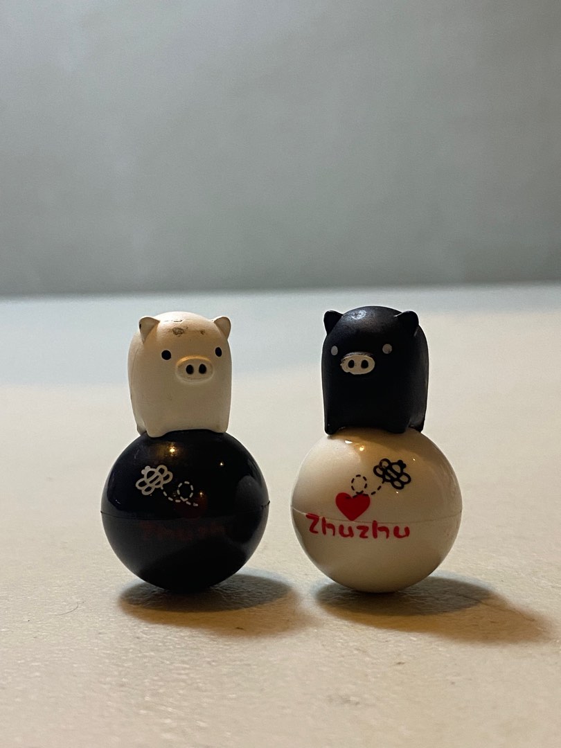 Zhuzhu black pig white pig charm size marble figure set, Hobbies & Toys ...