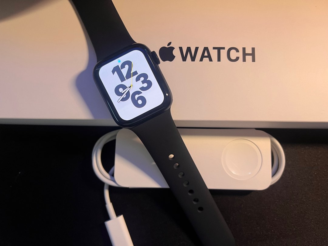 Apple Watch SE (2nd gen) 44m, Mobile Phones & Gadgets, Wearables & Smart Watches on Carousell