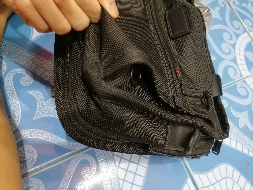 Authentic TUMI BRIEFCASE SMALL Size EXPANDABLE, Men's Fashion, Bags ...