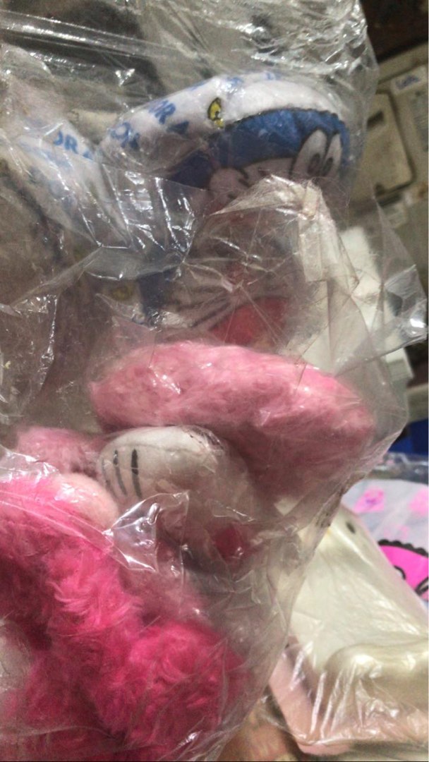 Boneka penutup tv motif Doraemon dan Hello kitty, Elektronik, TV ...