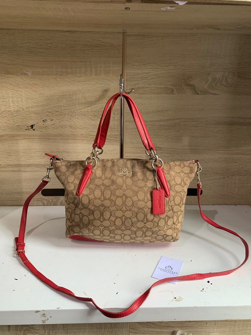 Coach kelsey signature, Fesyen Wanita, Tas & Dompet di Carousell