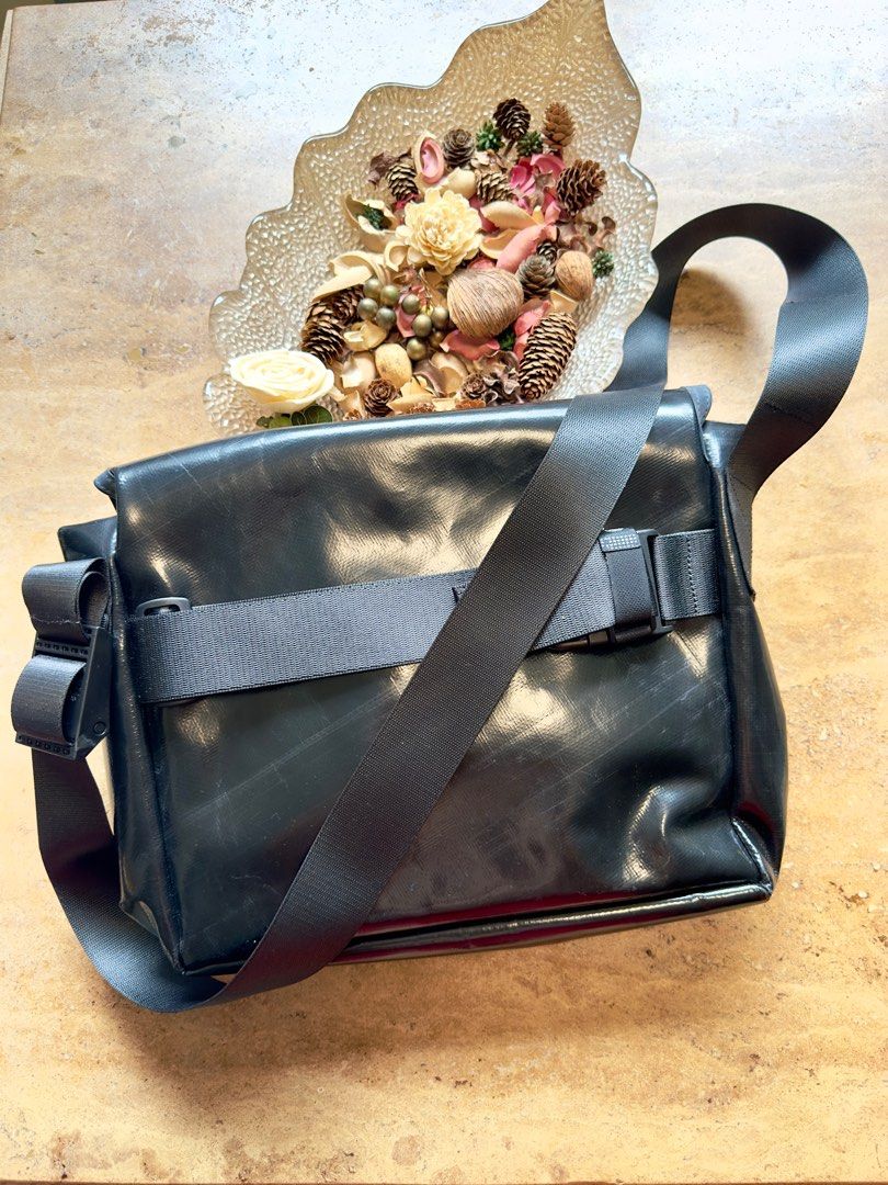 Freitag Dexter Black, Men's Fashion, Bags, Sling Bags on Carousell