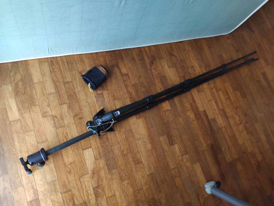 Gitzo G2228 Explorer carbon fibre tripod + Markins M10 Q-Ball Ballhead ...