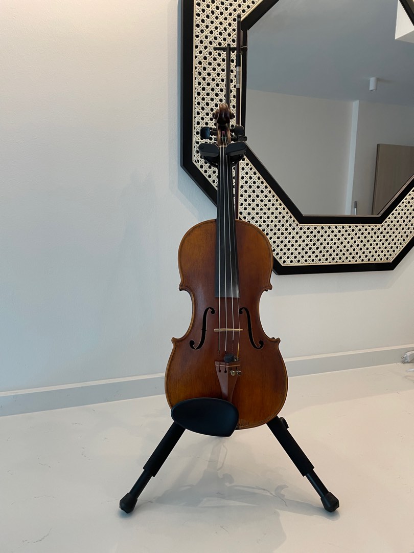 Hercules Violin stand, Hobbies & Toys, Music & Media, Musical ...