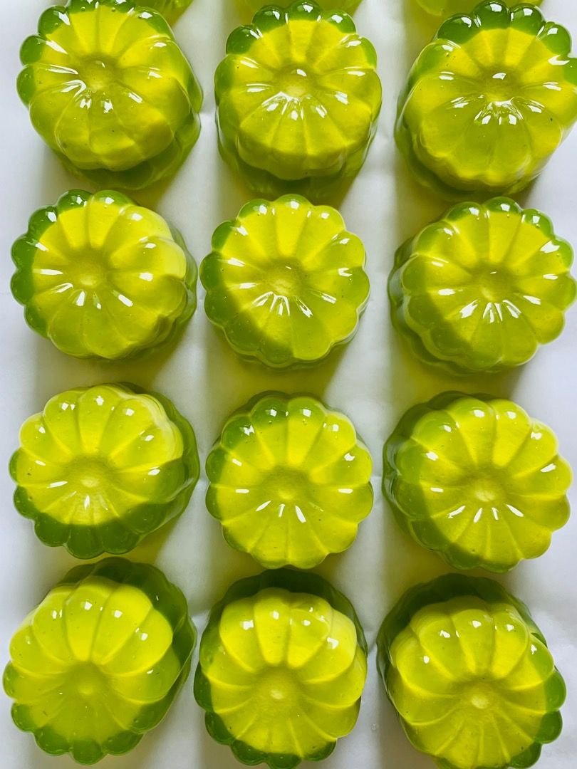 Box of 24 Jelly flan - creamy flan in pandan jelly, Food & Drinks ...