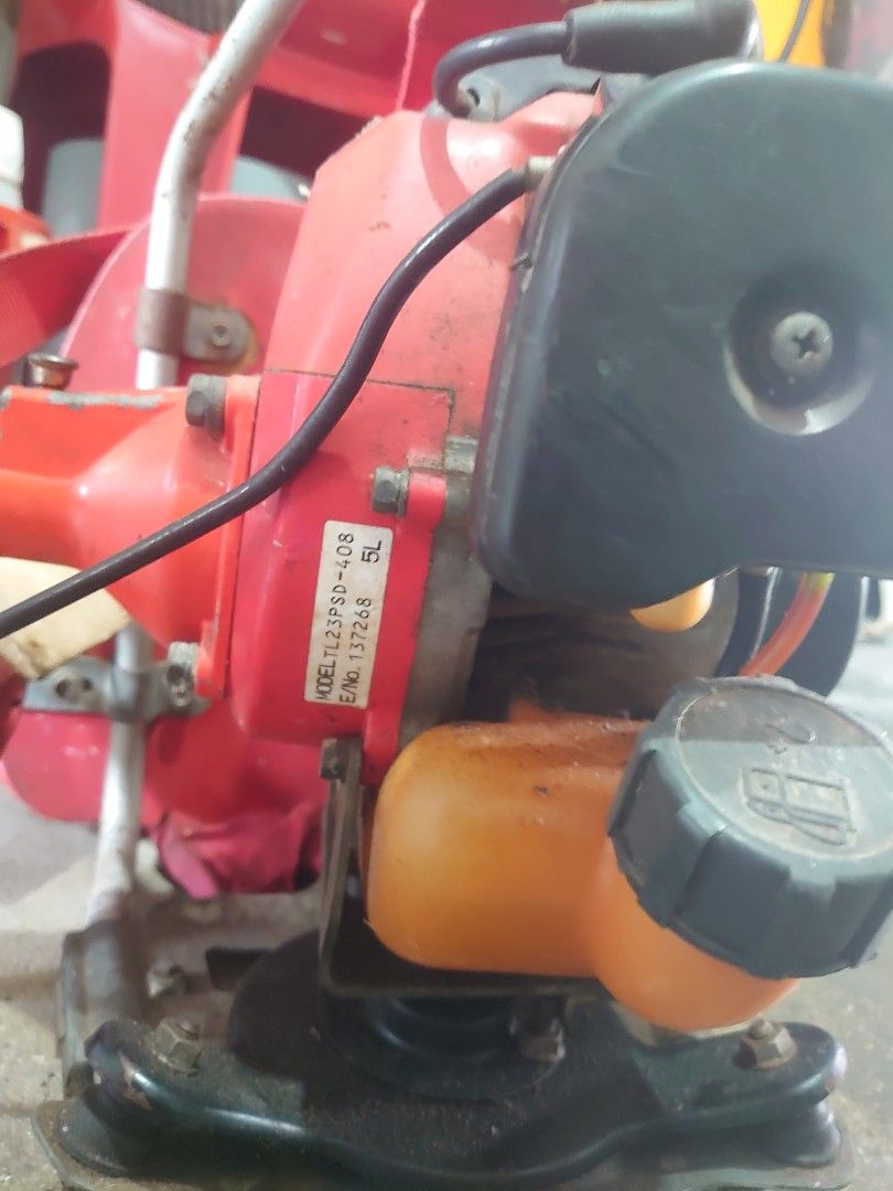 Kaaz made in Japan 2 stroke engine grass cutter, Furniture & Home ...