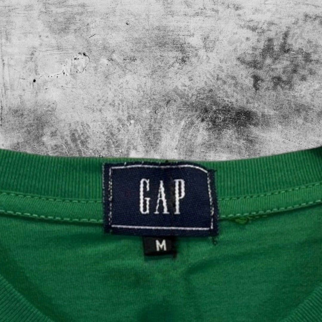 Kaos GAP Arch Logo Bordir Hijau, Fesyen Pria, Pakaian , Atasan di Carousell