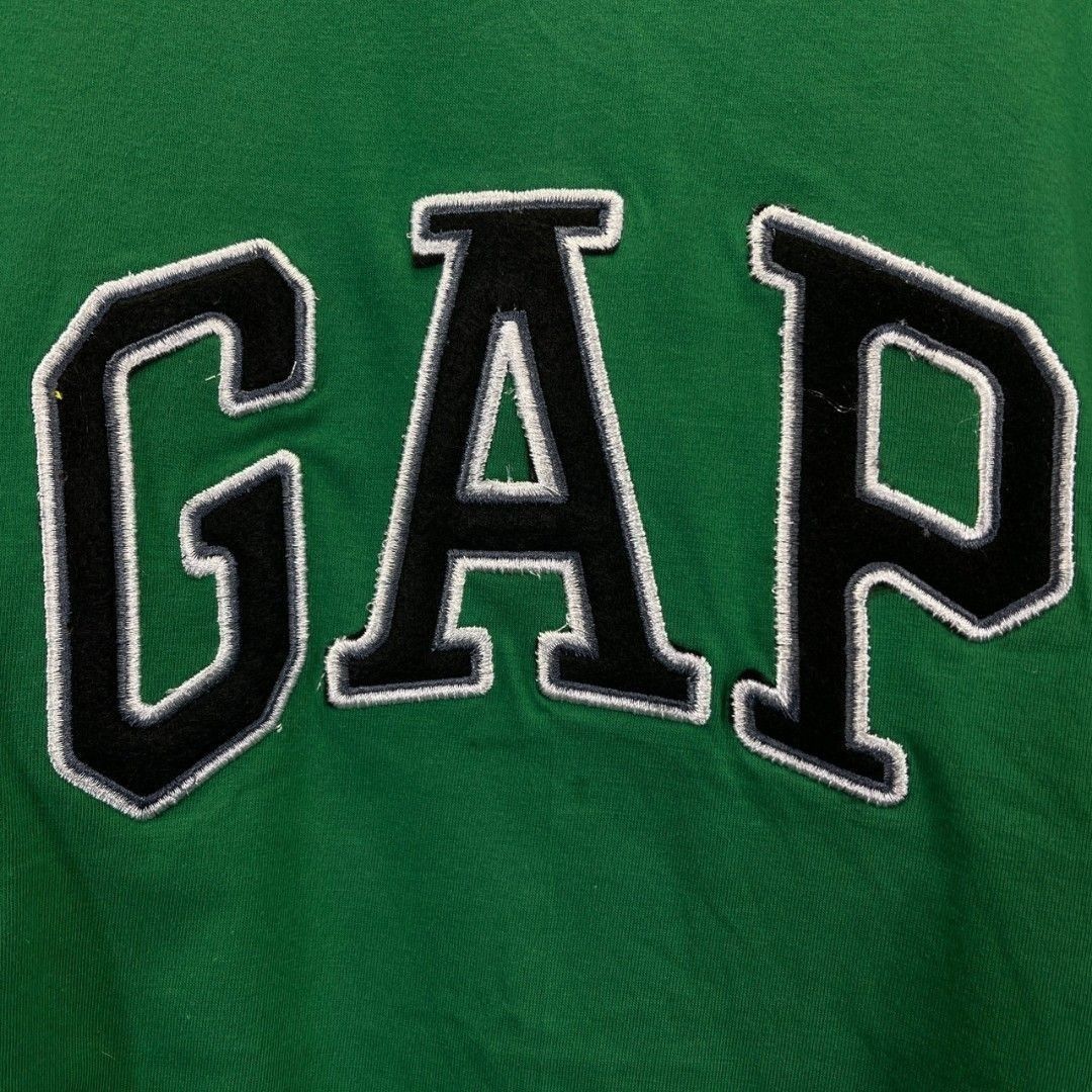 Kaos GAP Arch Logo Bordir Hijau, Fesyen Pria, Pakaian , Atasan di Carousell