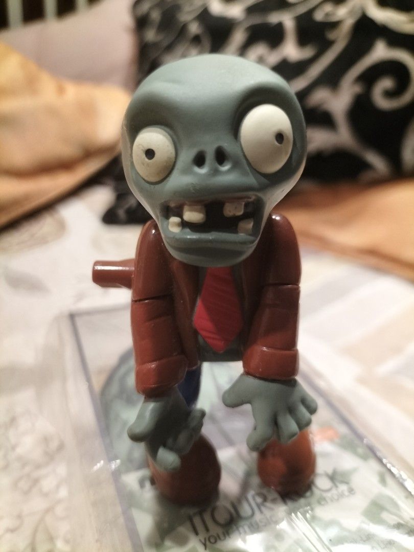 Kfc plants vs zombies winding figurine, Hobbies & Toys, Memorabilia ...