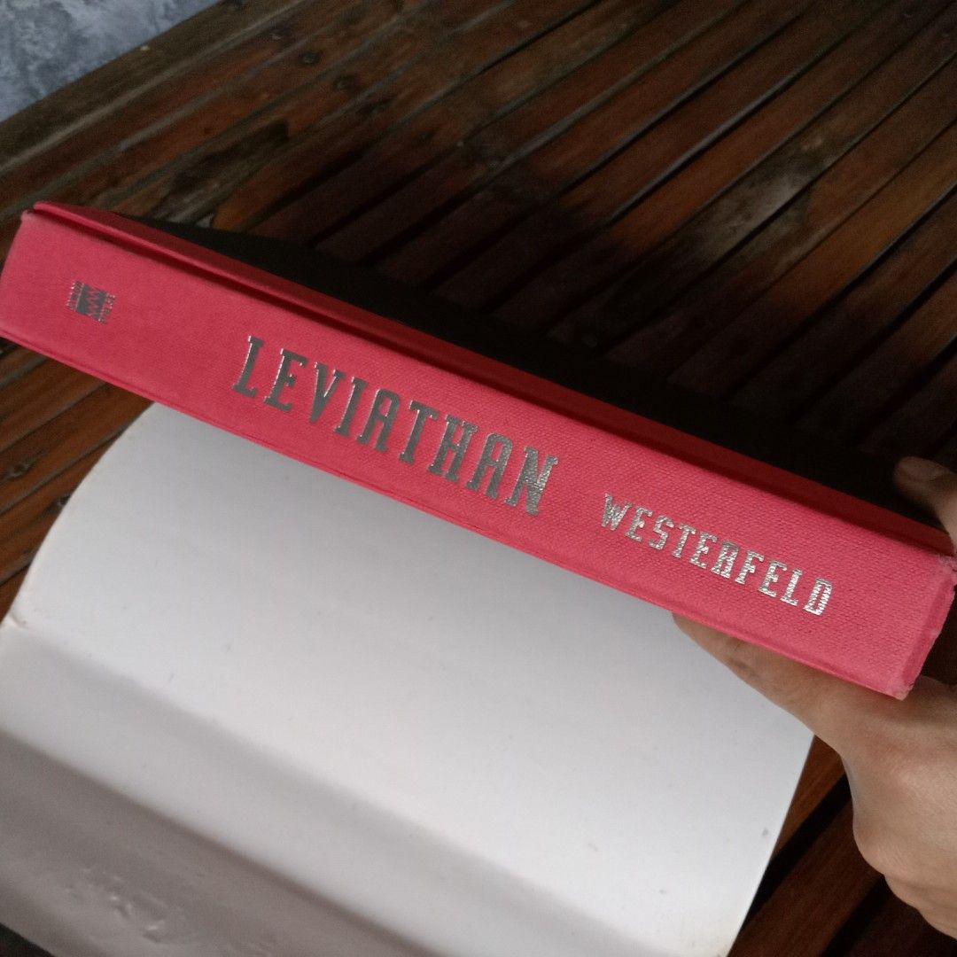 Leviathan Scott Westerfield, Hobbies & Toys, Books & Magazines, Fiction ...